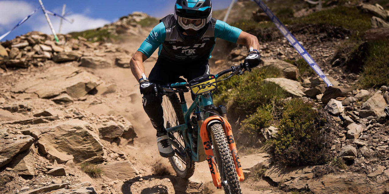 FOX 38 | Enduro Fork Technology, Performance & Durability – RideFOX