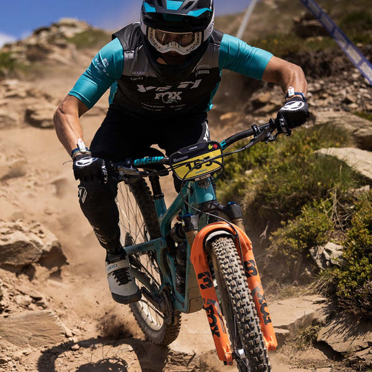 FOX 38 | Enduro Fork Technology, Performance & Durability – RideFOX